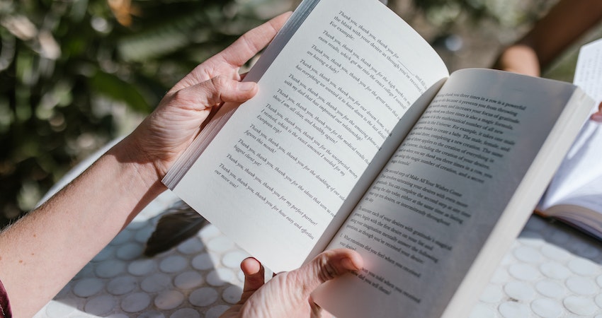 10 Novel Karya Enny Arrow Lengkap dengan Sinopsisnya