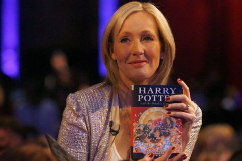 Mengenal J.K Rowling, Penulis Buku Harry Potter yang Terkenal dan ...