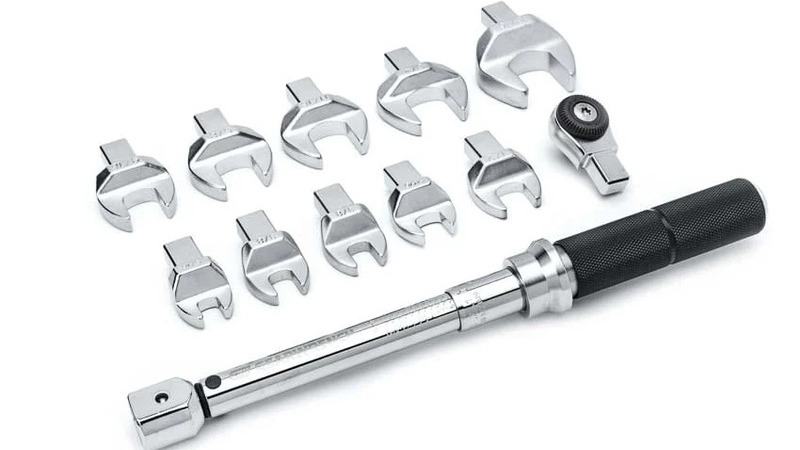 Alat ukur mekanik yang digunakan untuk mengukur gaya puntir pada baut ...
