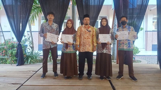 SMK PGRI Rogojampi Raih Penghargaan Sekolah Aktif Literasi Nasional di Hari Pendidikan Nasional 2025