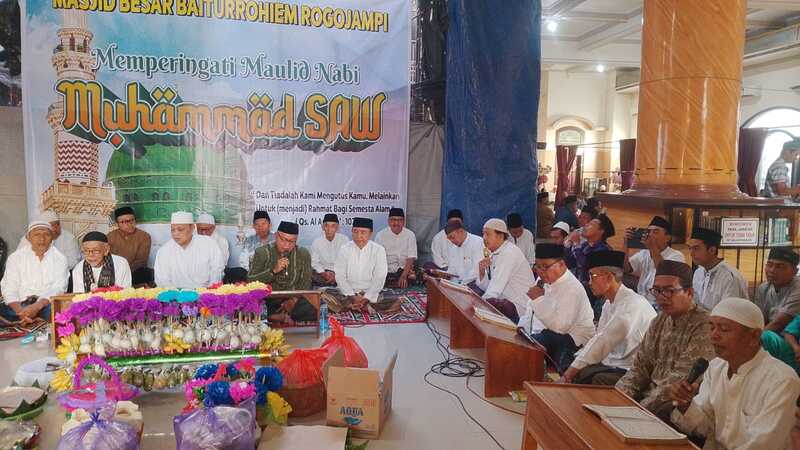 Maulid Nabi di Masjid Baiturrohiem Rogojampi, Takmir Gelar Tradisi Kembang Ndog dan Screening ...